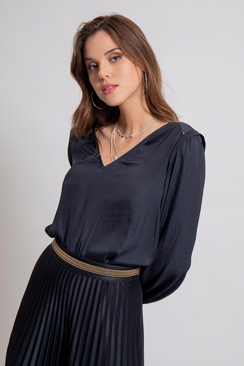 Flowing blouse with studded wing pattern in blue – Elora