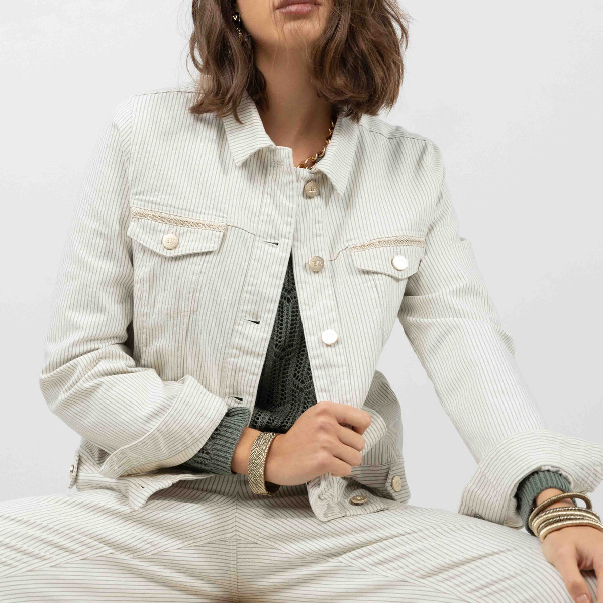 Veste en jean écru rayé kaki – Elora